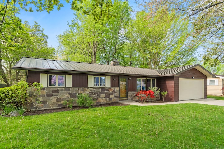 Esti’s Nest 4br/2ba Ada Friendly Ranch House - Fort Wayne, IN