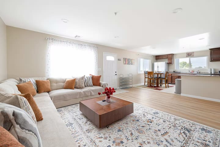 Modern Retreat Near Downtown
Sleek & Cozy Getaway - San Diego, CA