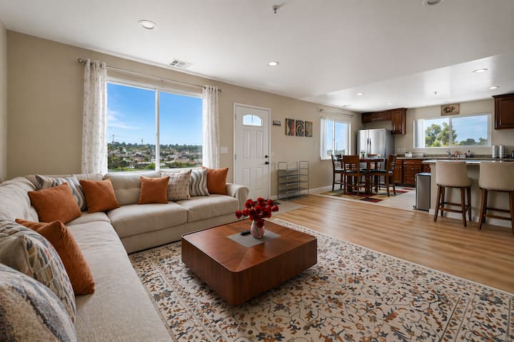 Modern Retreat Near Downtown
Sleek & Cozy Getaway - San Diego, CA