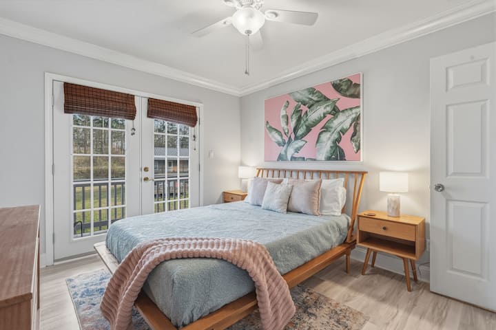 Lakefront Mid-mod Condo W/ Dock Sleeps 8 - Hot Springs, AR