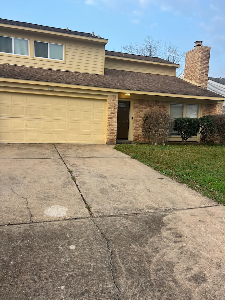 Beautiful Spacious House In A Serene Neighborhood - Missouri City, TX
