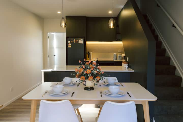 Modern & Comfortable Family House By Supercarehost - ニュージーランド クイーンズタウン