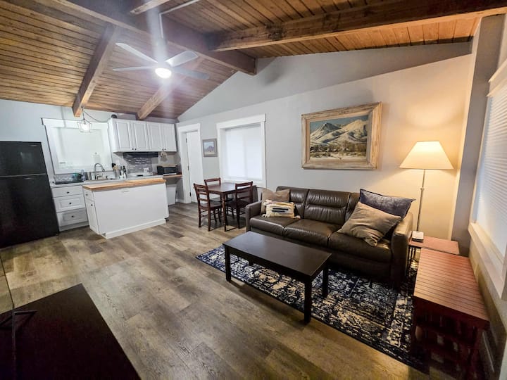 Cottage In Cedar Mill - Beaverton, OR