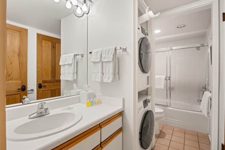 Aspen 2 Bedroom Core Condo, Hot Tub, Pool, Sauna - Aspen