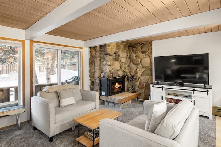 Aspen 2 Bedroom Core Condo, Hot Tub, Pool, Sauna - Aspen, CO