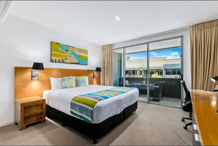 Luxury 4 Star Studio Pool Views, Beach, Eateries. - Hervey Bay