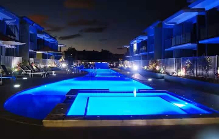 Luxury 4 Star Studio Pool Views, Beach, Eateries. - Hervey Bay