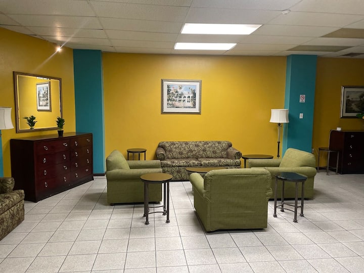 Spacious 7,000 Sq Ft | Sleeps 50+ | Prime Location - San Juan