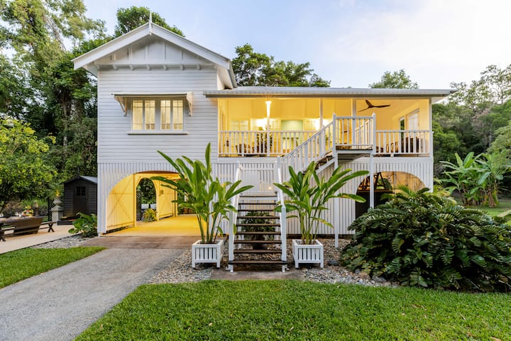 Charming Queenslander Surrounded By Rainforest - Port Douglas