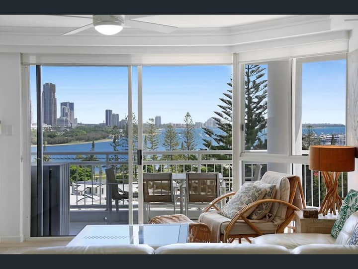 Views: 3bdm, Shops & Beach, Luxe Resort Amenities - Gold Coast