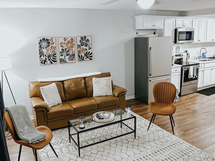 2br In Desirable North Hills Neighborhood - Raleigh, NC