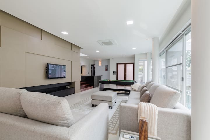 Luxurious 6br Villa W/ Pool Table, Garden & Games - Bangkok