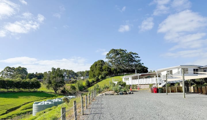 Lifestyle Village Plus 2 Caravans, Sleeps 24+ - Riverhead