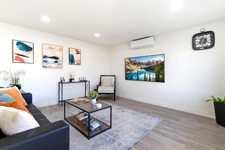 Modern Renovated Home W/ Smart Tvs & Workspace - Hemet, CA