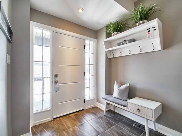 Modern Home Away From Home In Courtice - Oshawa