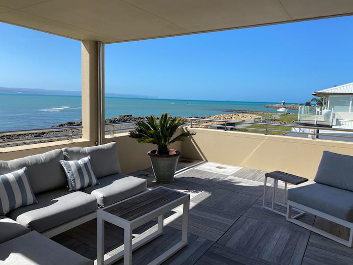 Panoramic Paradise 2! Napier
Stunning Location - Napier