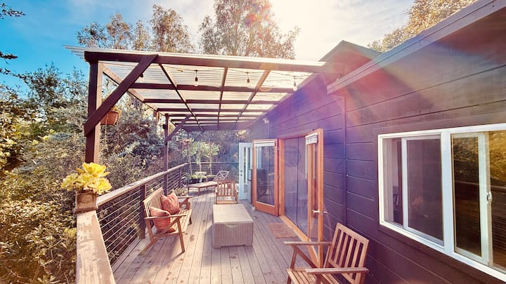 Topanga Canyon Retreat.
Fernwood Cottage. - Los Angeles, CA