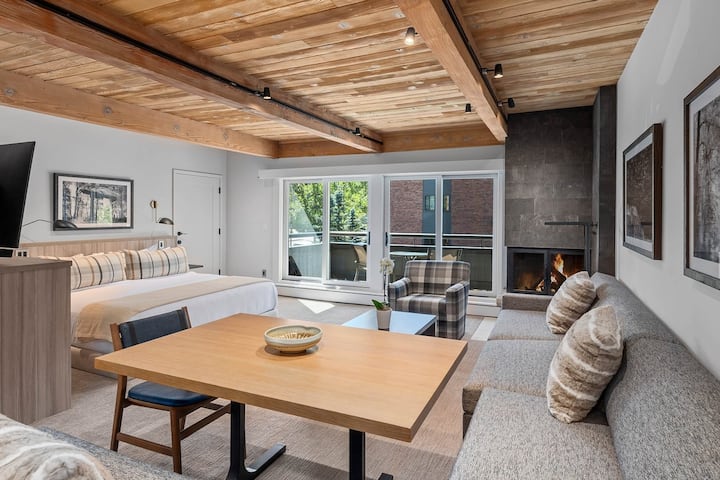 2 Bedroom Condo, Downtown Aspen, Pool, Hot Tub - Aspen, CO