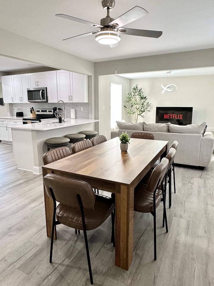 Modern Clt Oasis | Minutes From City | Sleeps 10 - Charlotte