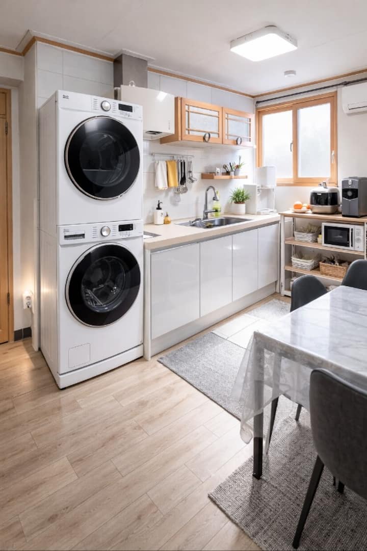 여주감각스테이 
여주의 중심 한글시장에 위치한투룸 세탁건조기 커피머신 얼음정수기 안마의자 - 여흥동