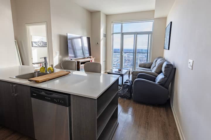 Skyline 1br + Den • 
Near Credit Valley Hospital - Mississauga