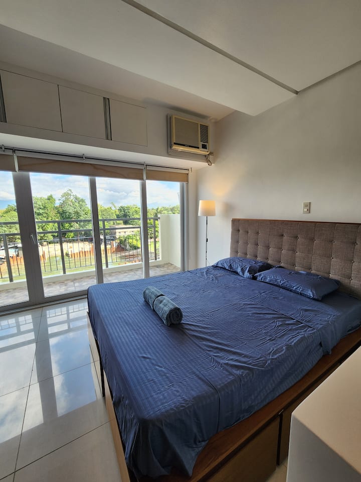 Spacious 42sqm Studio Unit W/ Balcony Lacson St. - Bacolod