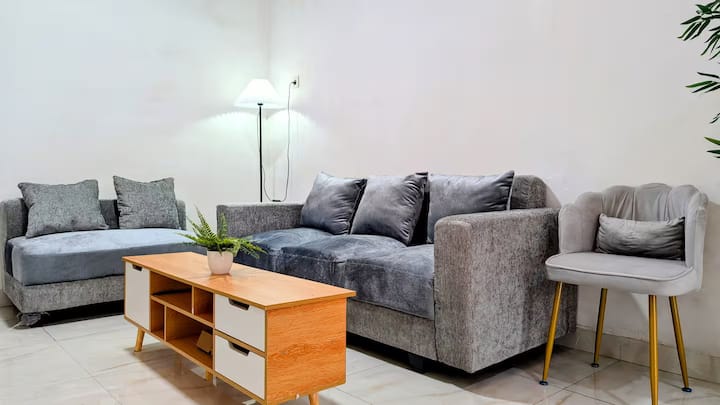 Comfort Stay 6br For 13 Person | Near Pakuwon Mall - Surabaya