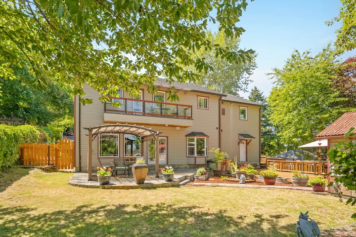 Beautiful 4 Br With 2 Master Br Forested Backyard - Portland, OR