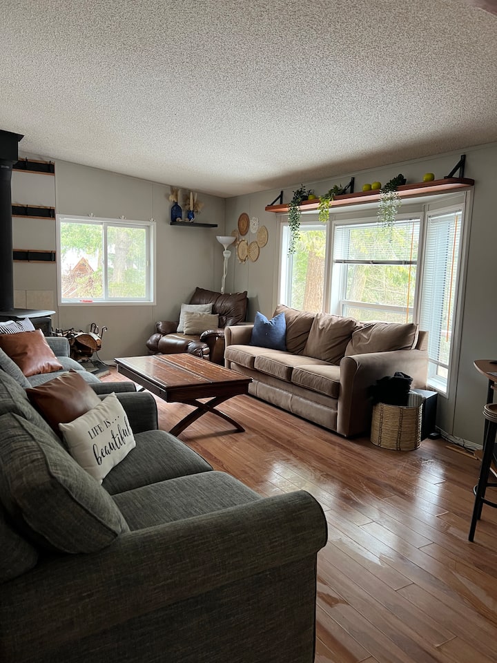 Lake View House (Sicamous) W/hot Tub - Sicamous