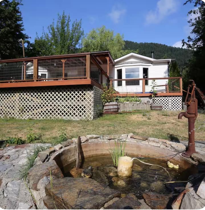 Lake View House - Sicamous