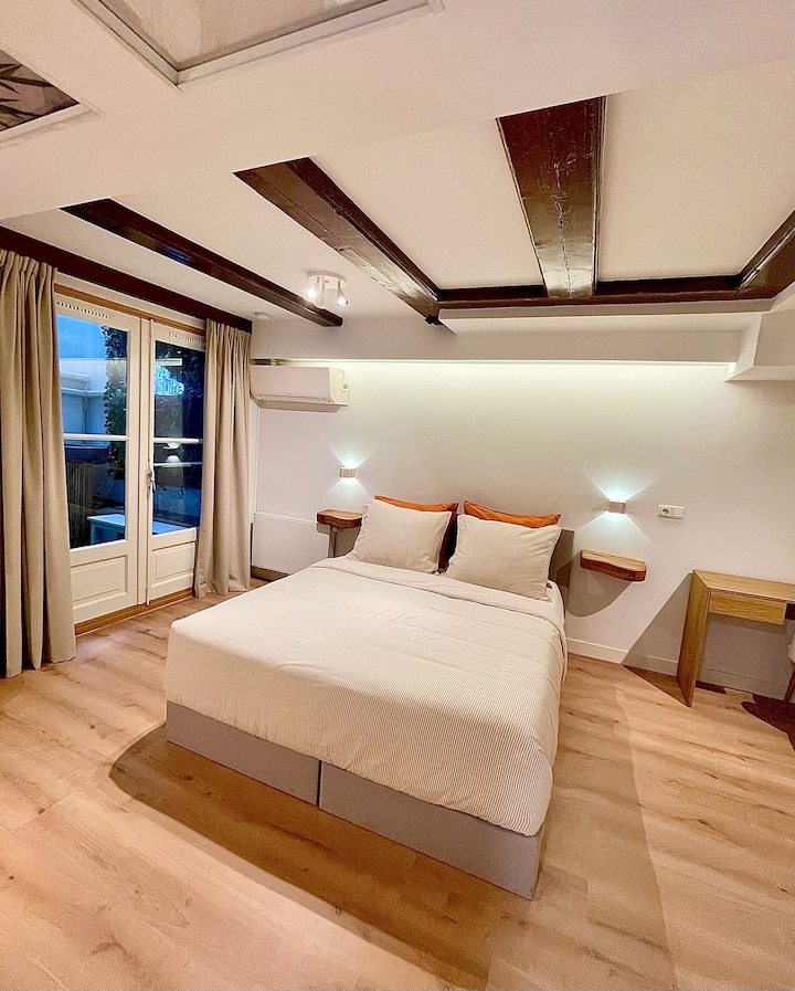 2 Bedroom Suite W/ Patio – City Centre - Zaandam