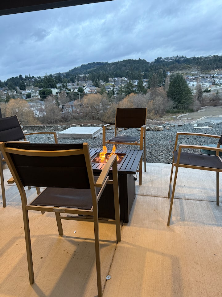 Golf & Hike Retreat: Bear Mt Views + Propane Fire - Langford