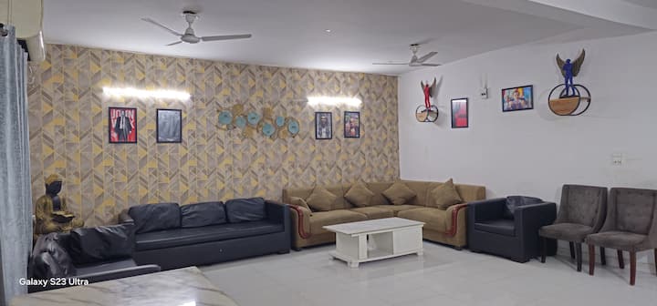 Comfy And Peaceful 3bhk Bungalow In Sector 112 - 노이다