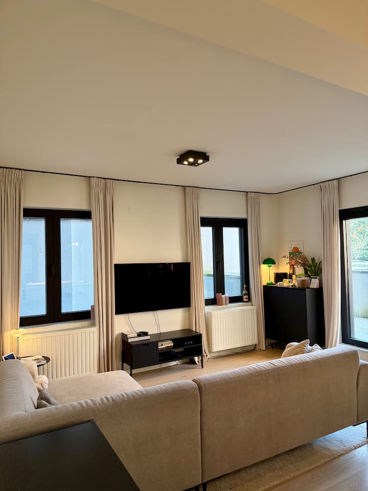 Spacious Apartment Central + Private Parking - Amberes, Bélgica
