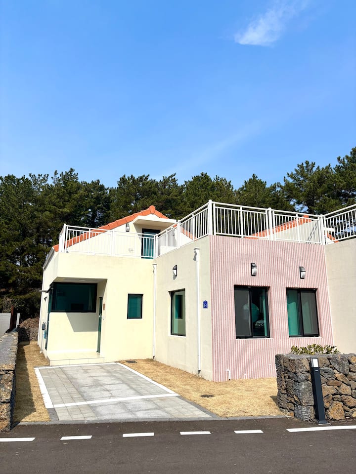 애월 풀로진(Full Login)/독채/돌담/자쿠지/가족여행/신규오픈 특가 - Jeju-si