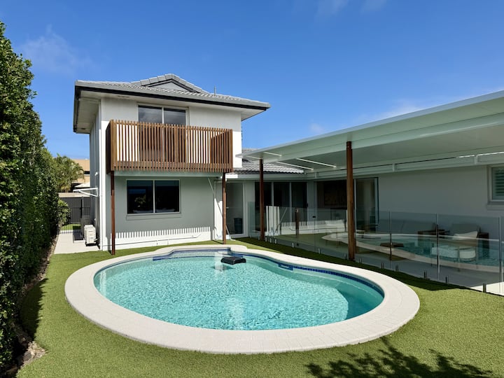 Mooloolaba Canal Retreat With Pool, Sleeps 12 - Mooloolaba