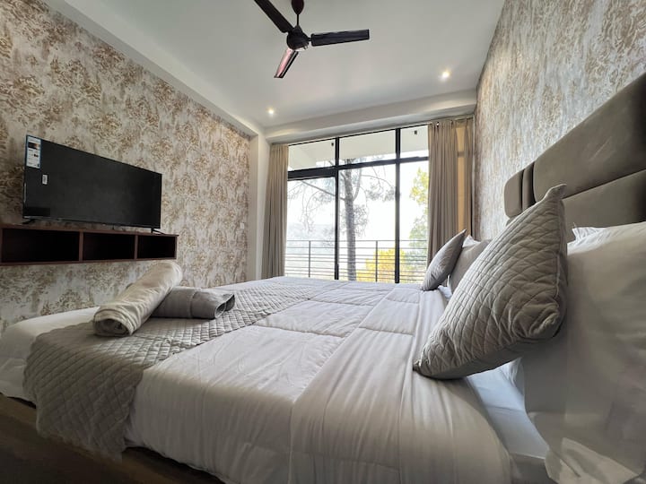 2 Bhk Apt I Private Lawn I Terrace I Sun Set View - Kalka