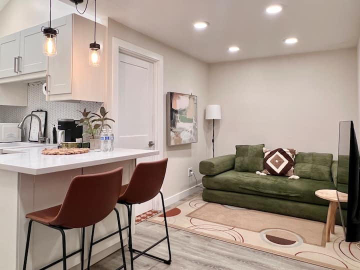 Modern Guest Suite W Private Access In N Seattle - Shoreline, WA