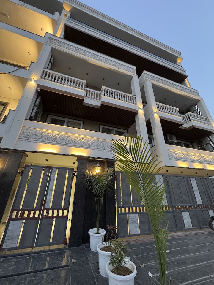 Luxury 1 Bhk Apartment Near Ramada Sector 45 - Gurugram