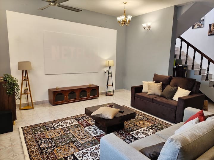 Vintage Villa With Projector - Chennai