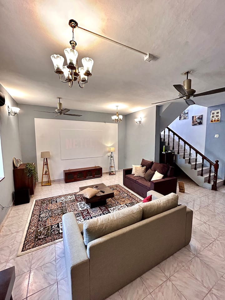 Vintage Villa With Projector - Chennai