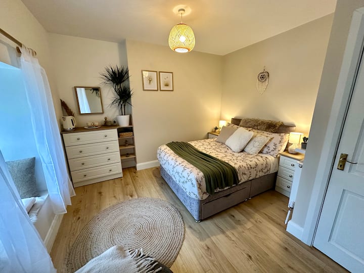 The Sunny Ensuite – Private Double Room - Limerick