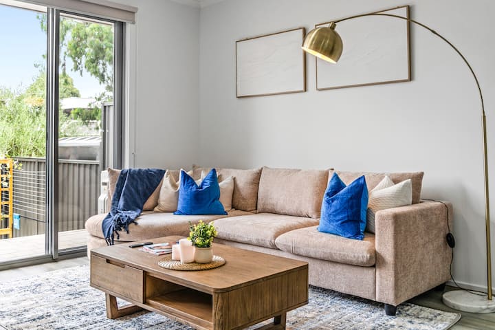 Stylish 3br Stay Close To Tea Tree Plaza - Salisbury