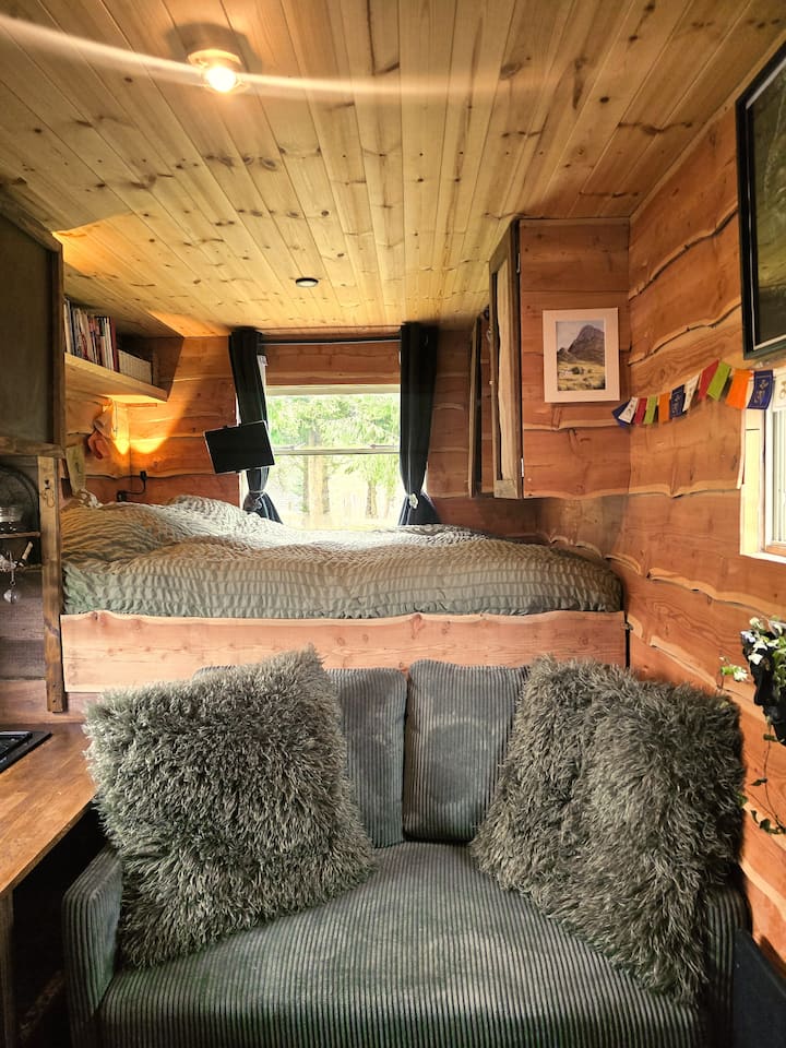 Lakeside Offgrid Van Stay - 앵글시