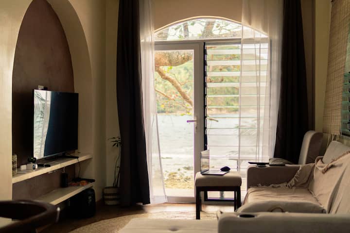 Bright Seaside Home With Sunrise Views - Puerto Galera