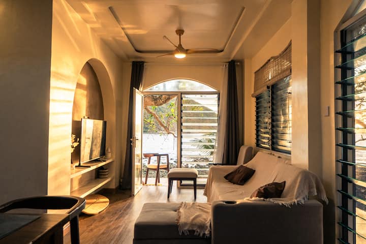 Bright Spacious Seaside Home With Sunrise Views - Puerto Galera