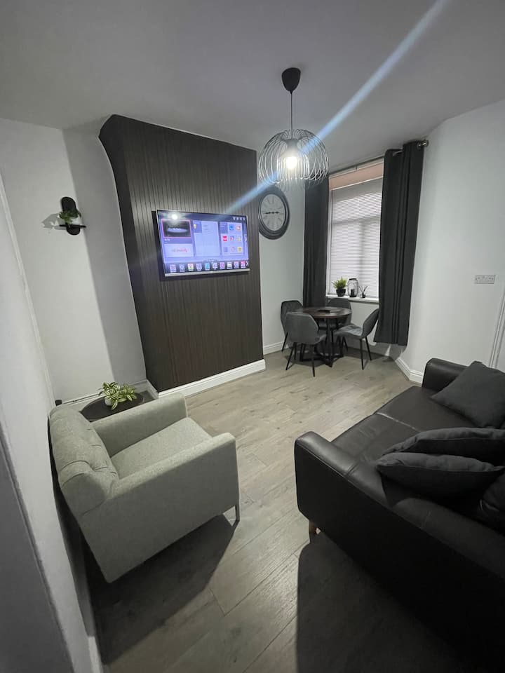 Modern Homes | Sleeps 5 | Free Parking - Stoke-on-Trent