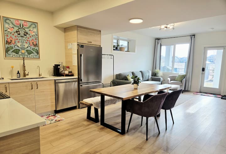 Bright Walkout Suite W/ View About 10 Mins To Wem - Edmonton