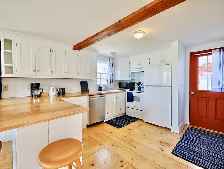 Charming Family Home * Walk To Downtown * Parking - Boothbay Harbor, ME