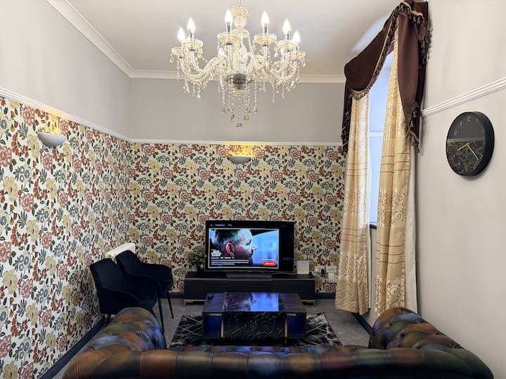 The Royal Retreat | Cameron Toll | Free Parking - Musselburgh